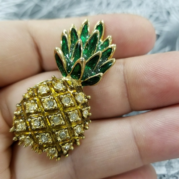 Vintage | Jewelry | Exquisite Vtg Rhinestone Pineapple Brooch | Poshmark